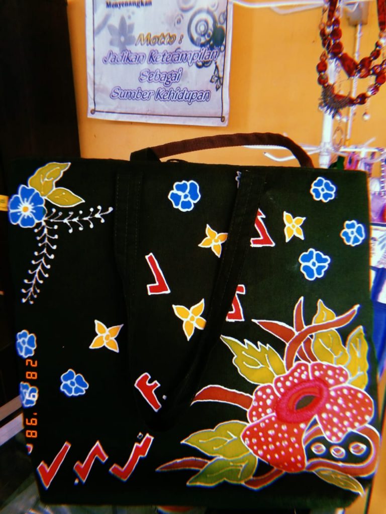 Kreasi Batik Diwo – Yayasan Az zahra Kepahiang