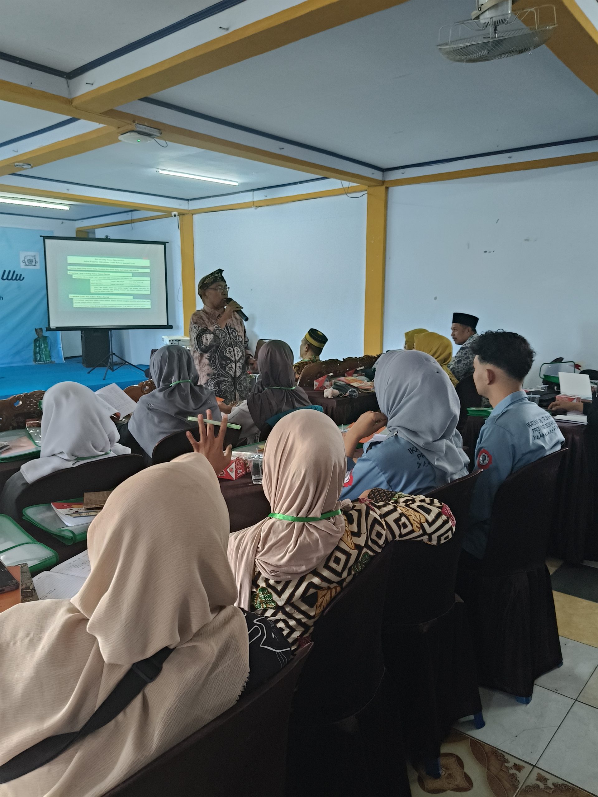 Emong Soewandi Ajak Peserta Lokakarya Kembali Menuturkan Bahasa Ibu ...